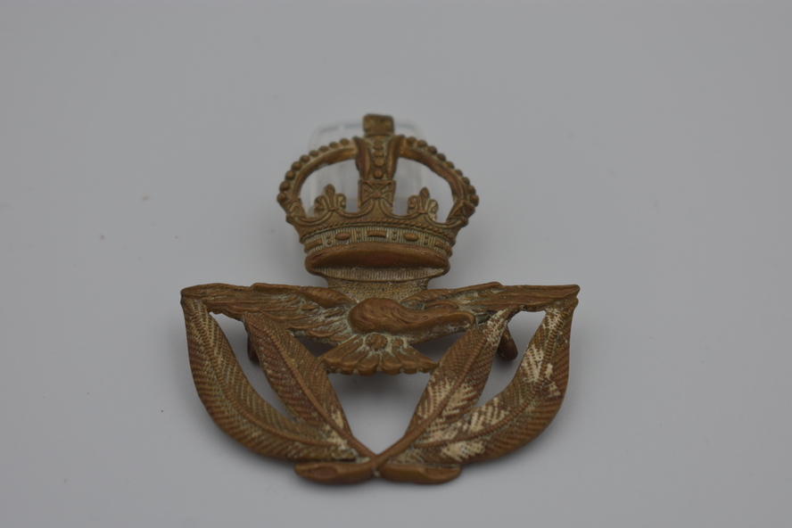 Badge (item) - Military Badge, RAAF, Warrant Officer (WOFF) Hat Badge